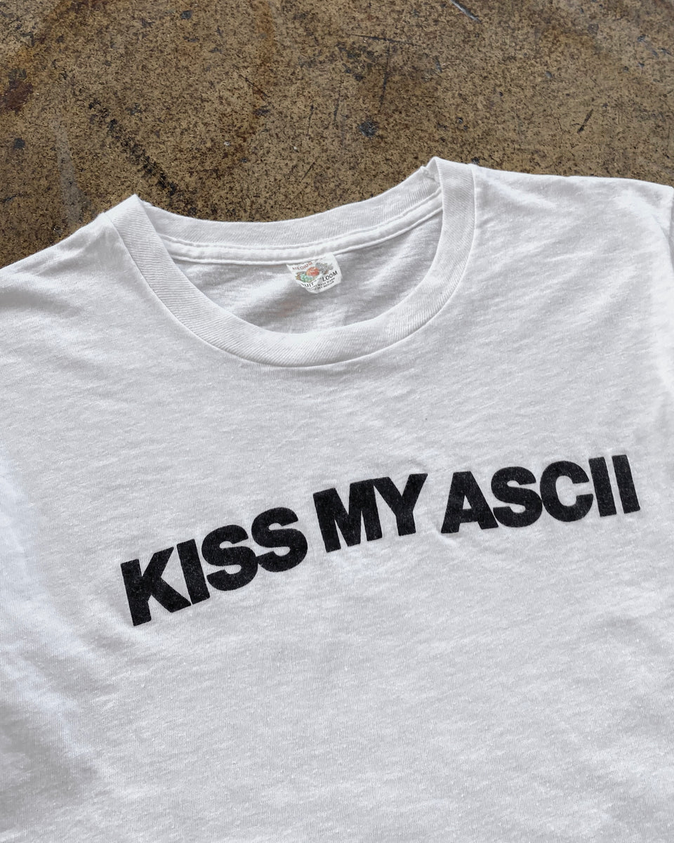 "Kiss My Ascii" Tee -1970s – UNSOUND RAGS